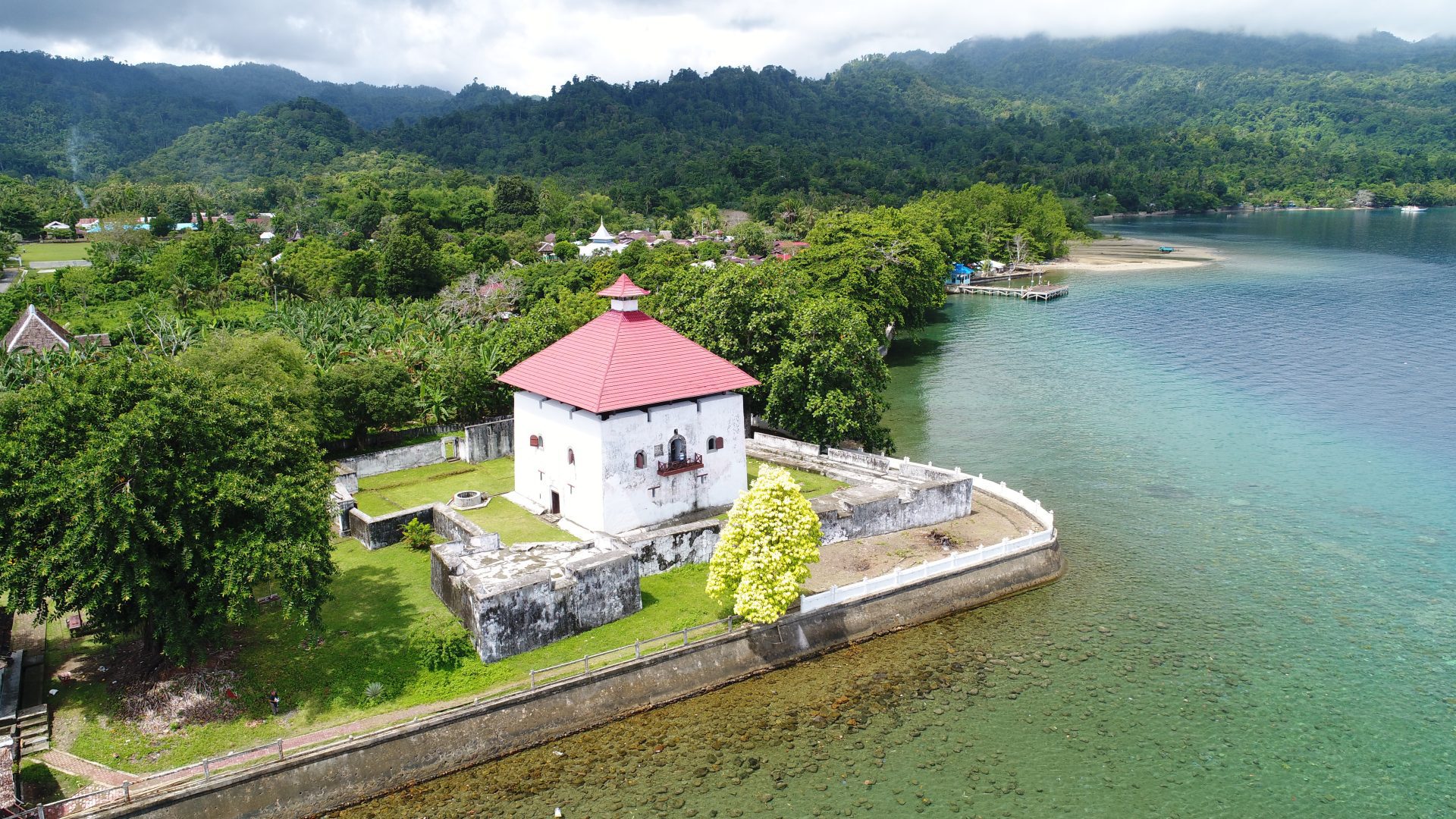 Destinasi Wisata Sejarah Peninggalan Portugis dan Belanda di Ambon ...